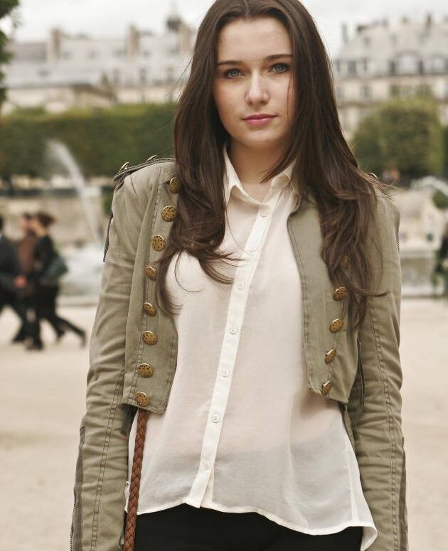 Paula, 23 anni: «Basta con la riga laterale: voglio la riga al centro!»